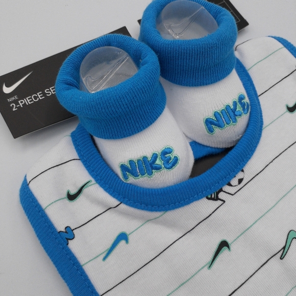 Nike | Matching Sets | 24 Nike Baby Booties Bib Gift Set Sports Themed ...